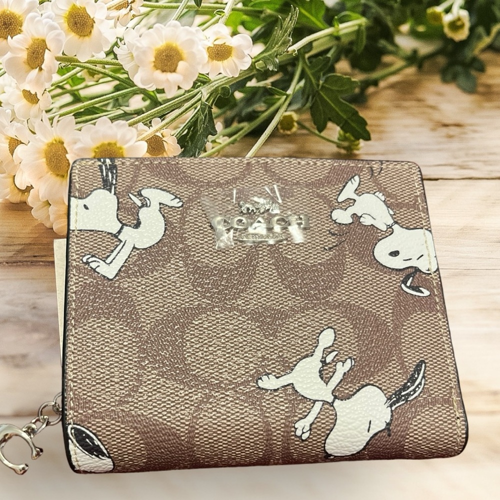 Coach X Peanuts Snap Wallet In Signature Canvas With … - Gem
